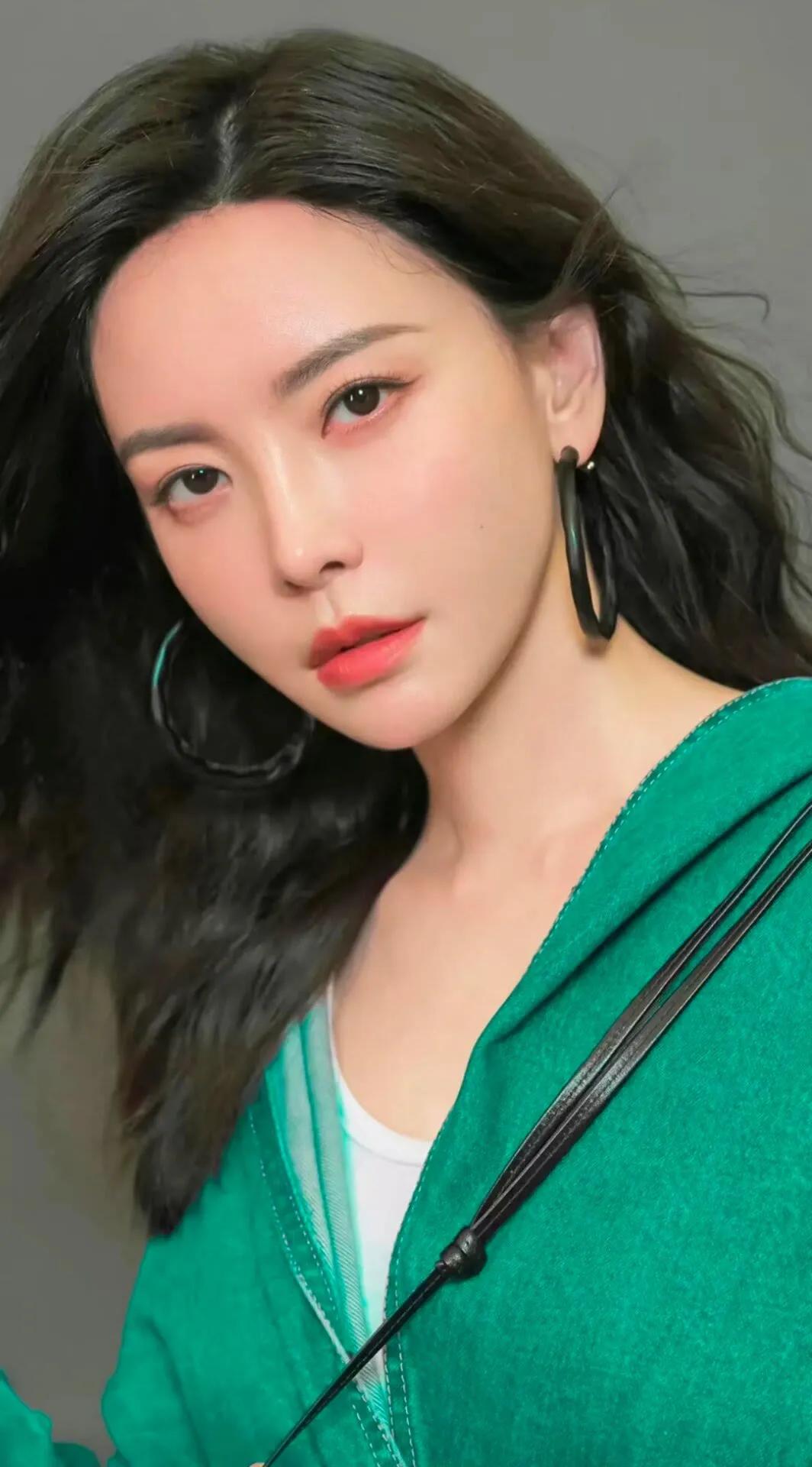 Star Yu Wenwen - iNEWS