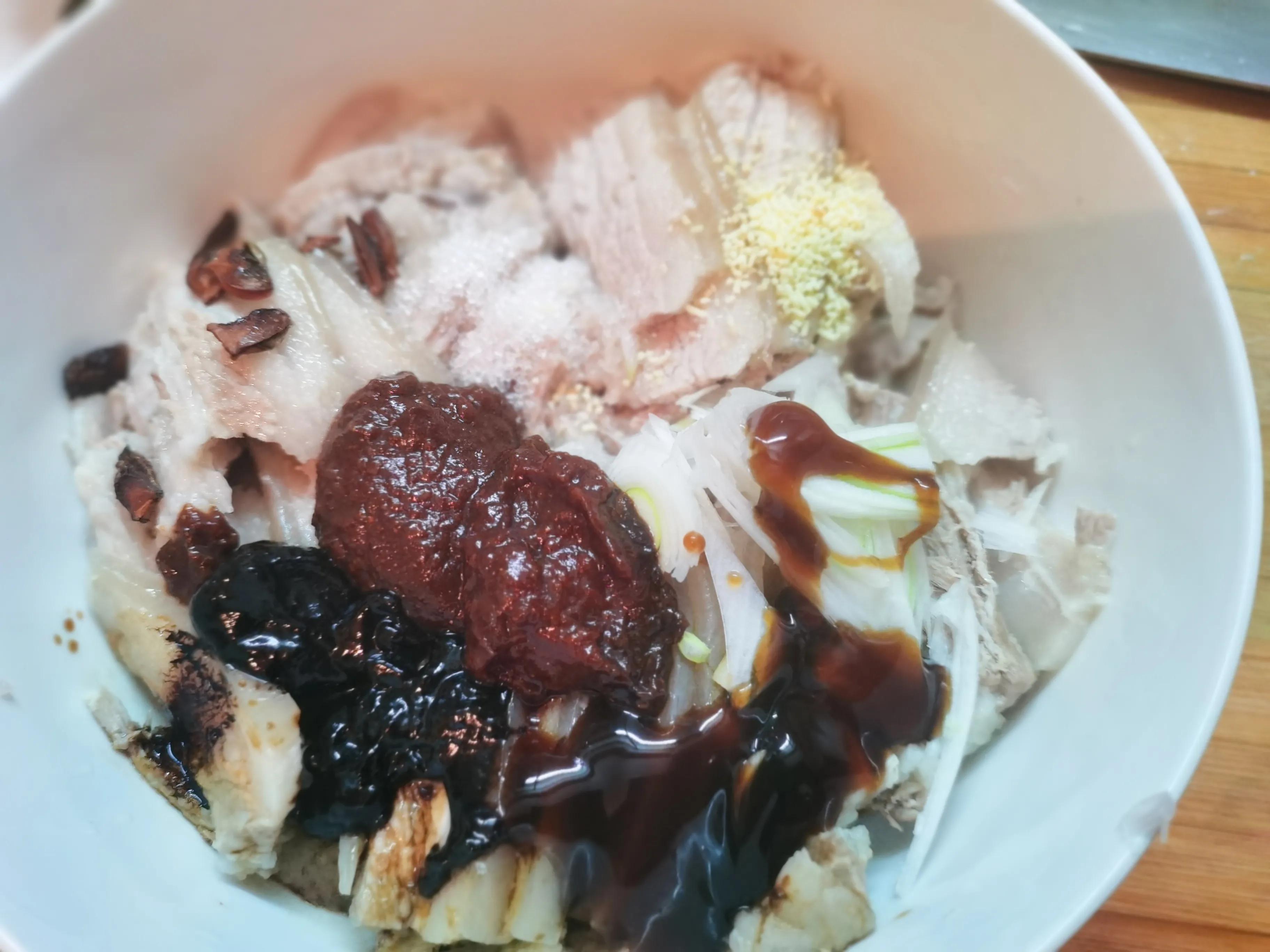 The special delicacy of my hometown: lotus leaf cake with meat ...