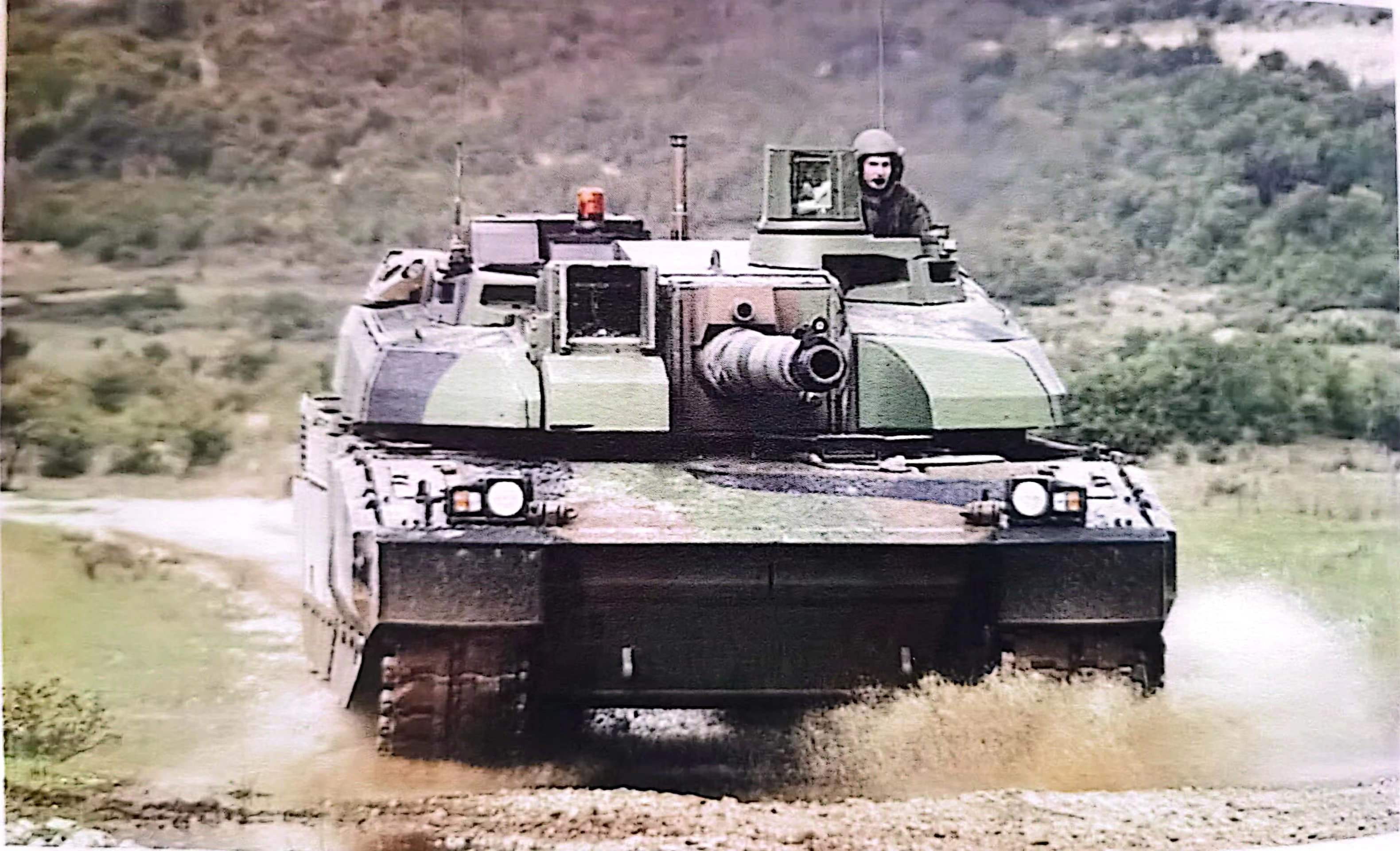 Iron God of War - French "Leclerc" tank - iNEWS