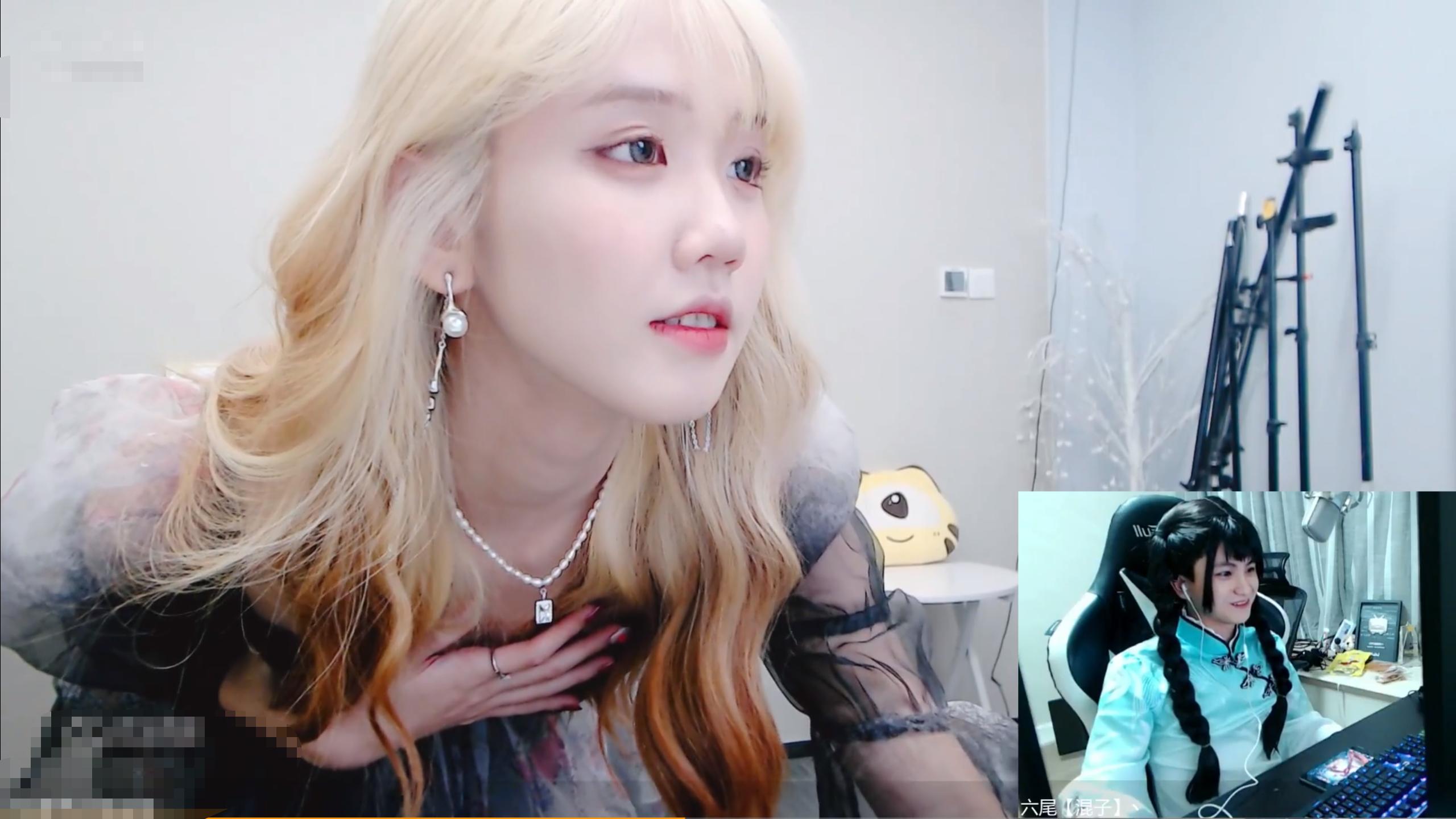 Igawa Riyu exposed a completely undressed photo, and his eyes were a little strange!Different ...