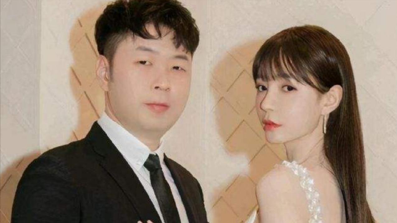 Du Haitao officially announced his marriage, Wu Xin sent a 12-character mantra, behind which ...