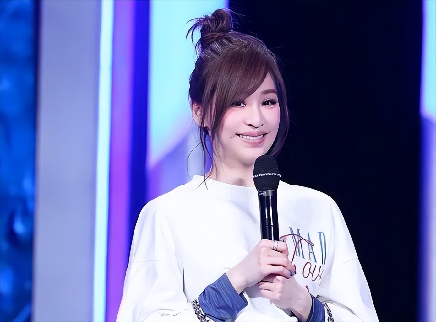 "Sweetheart leader" Wang Xinling became popular. He once met a scumbag ...