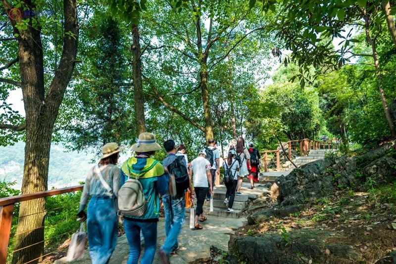 Yichang's karst cave landscape is hot for summer vacation - iNEWS