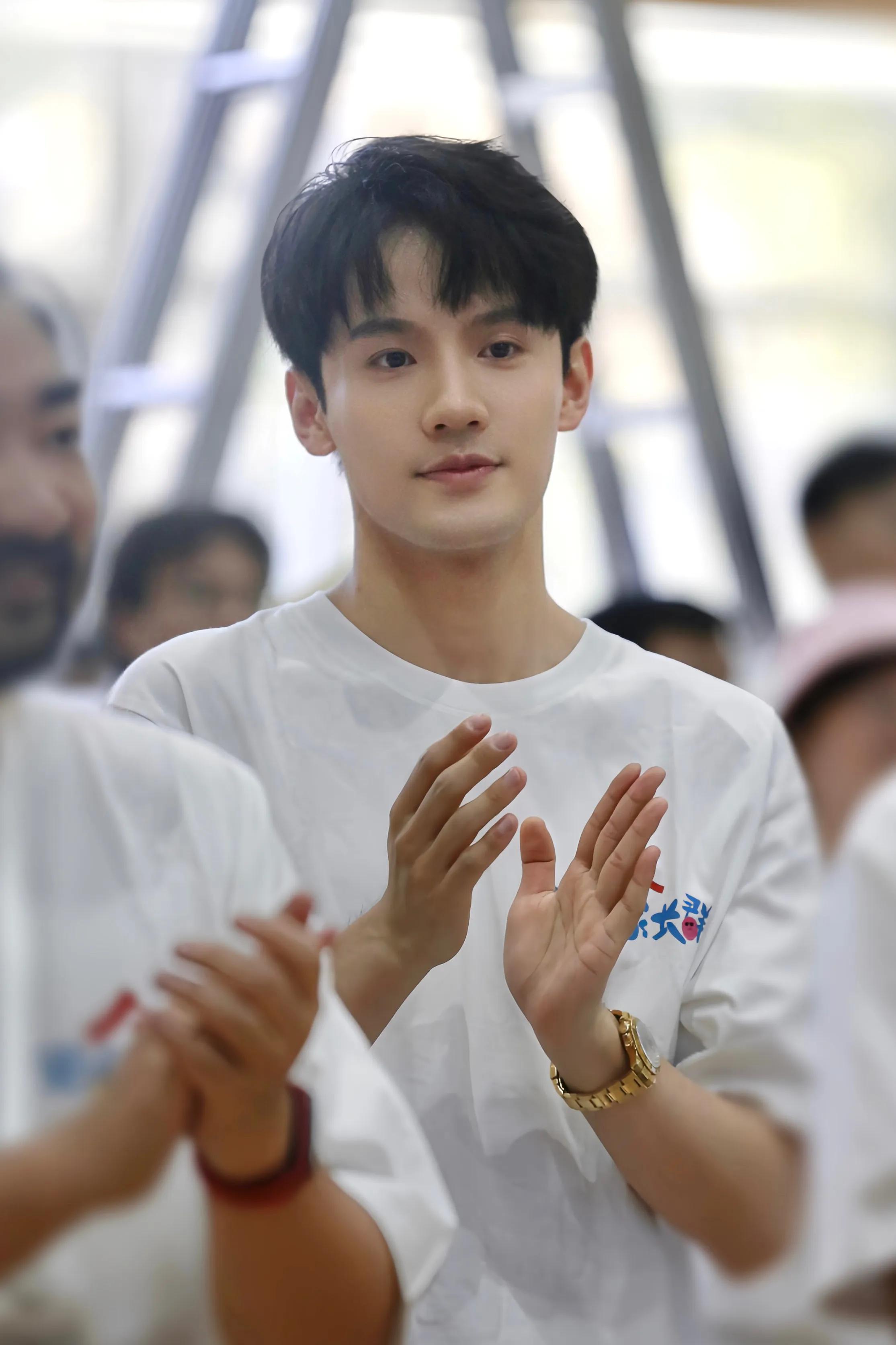 The family comedy "Happy Parents" kicked off Wei Ran's premiere of ...