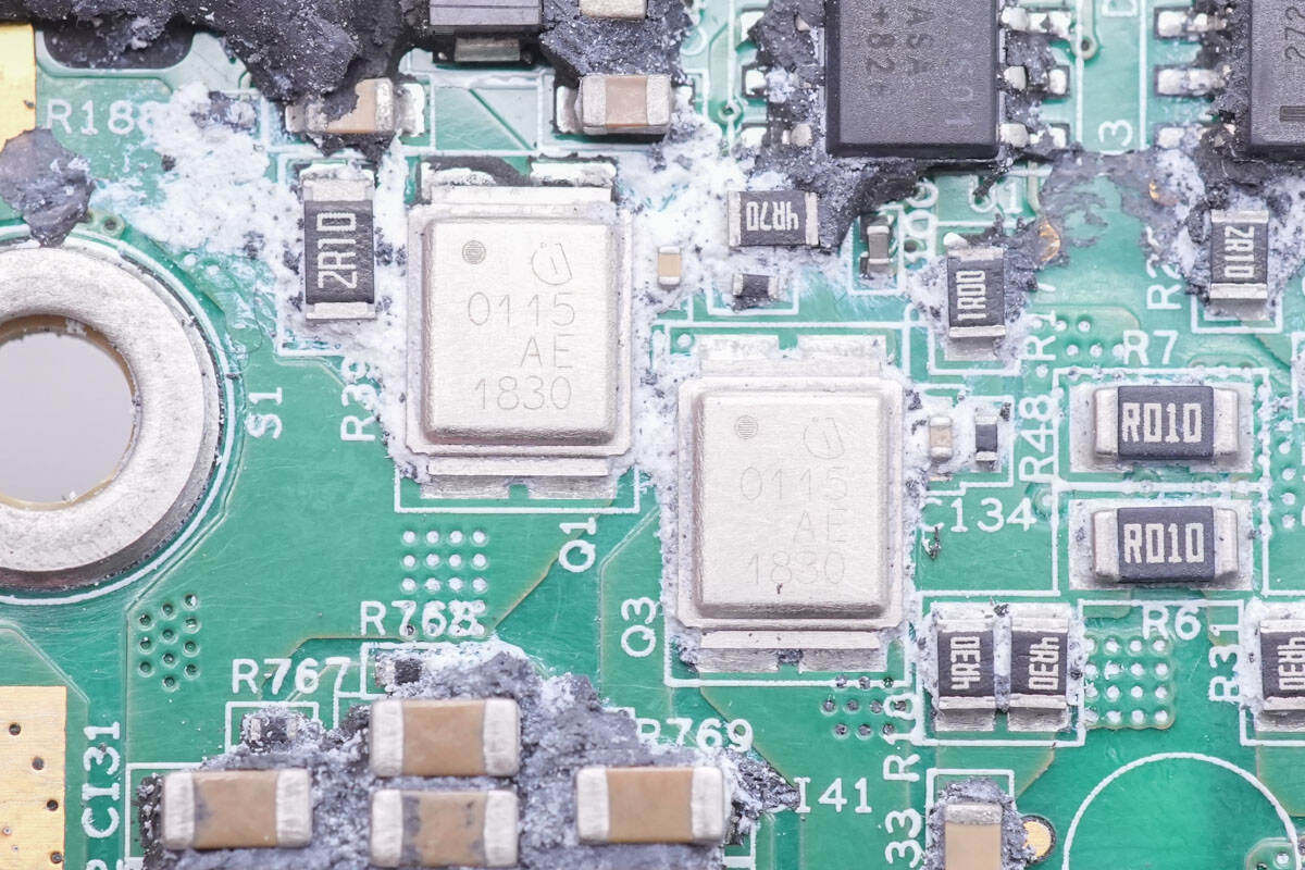 充電器看膩了？來個兩斤重的硬貨，SolarEdge 700W功率優化器拆解 - 頭條匯