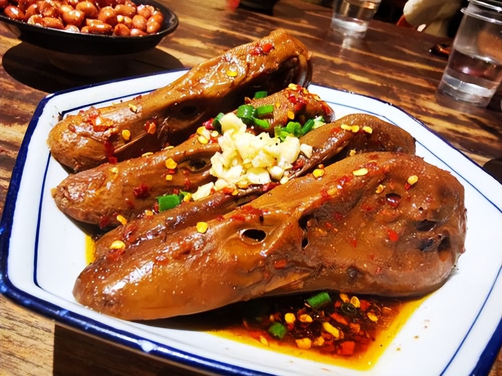 Pig brains, rabbit heads, fish heads...how much do Chinese people love ...