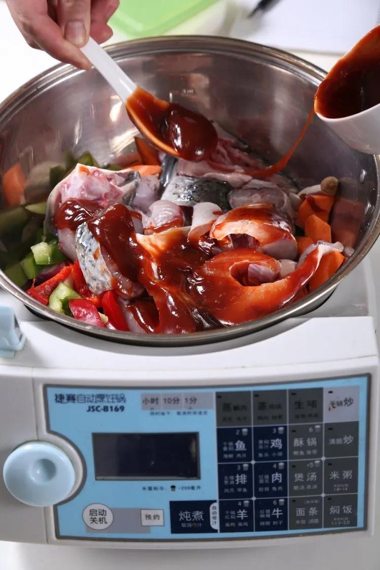 Three-juice grass carp stew pot home-cooked recipe - iNEWS