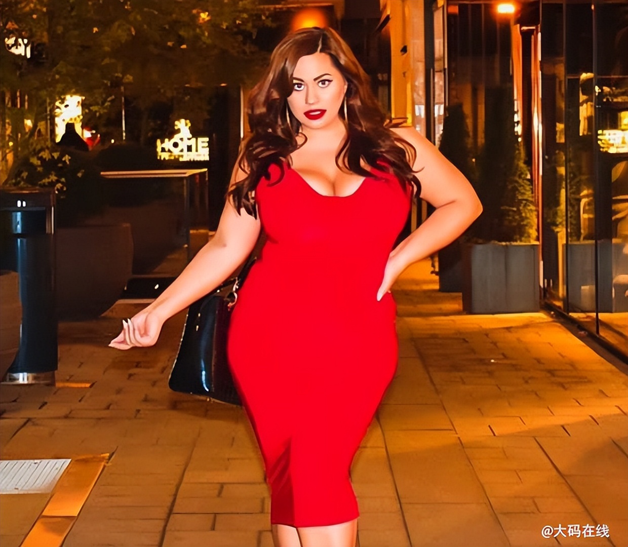 Romanian plus-size model Costina Munteanu - iMedia