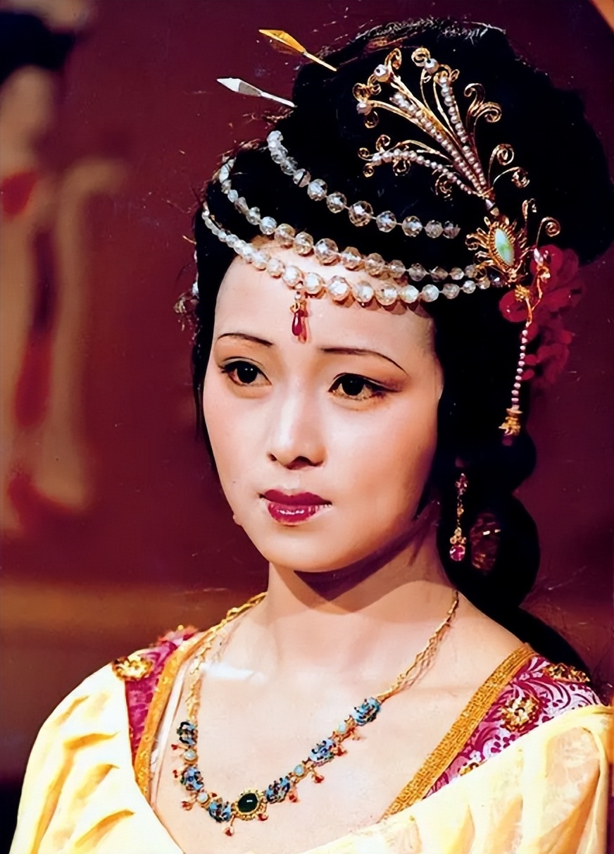 In A Dream of Red Mansions, was Qin Keqing compelled to commit himself to Jia Zhen?2 things in ...