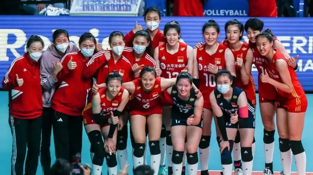 Lang Ping plants trees, Cai Bin enjoys the shade - iNEWS