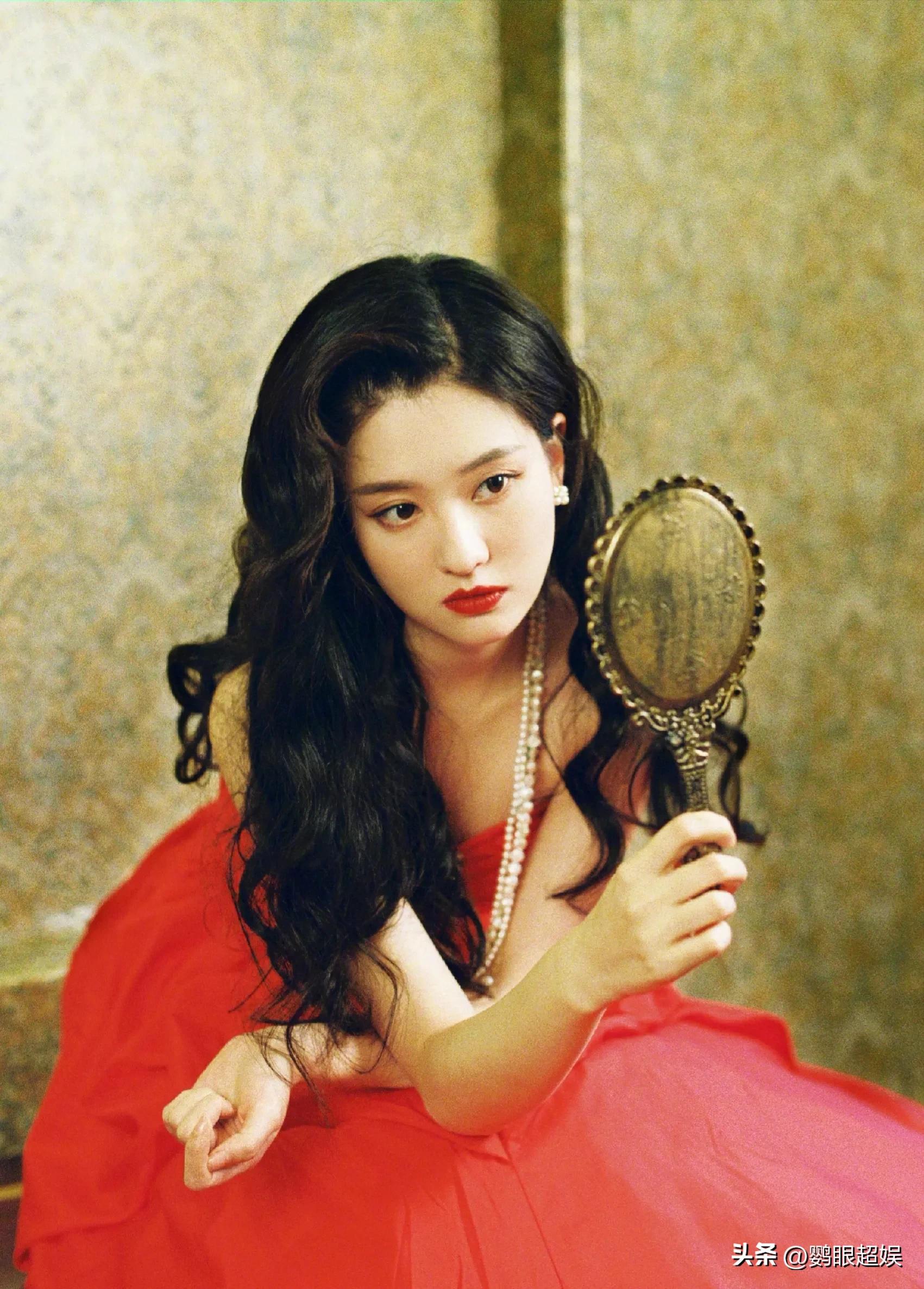 Qiao Xin tube top red dress long photo, beautiful Hong Kong style - iNEWS
