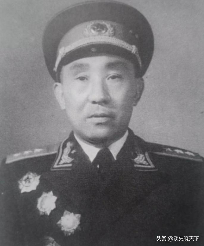 In 1991, at the gathering of the old Red Army, 80-year-old Yang Dezhi ...