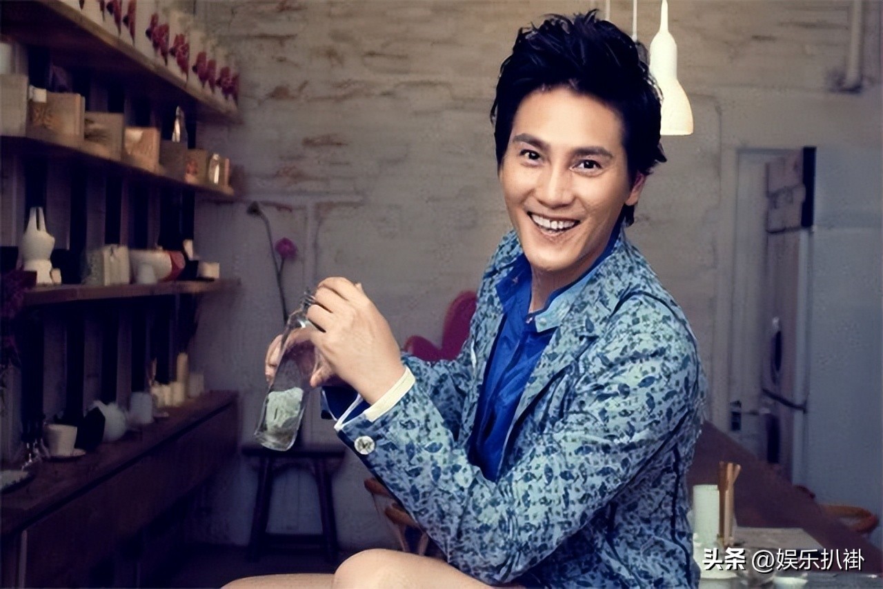 51-year-old Hong Kong star Ding Zijun settled in Shanghai, married a mainland actress, and was ...