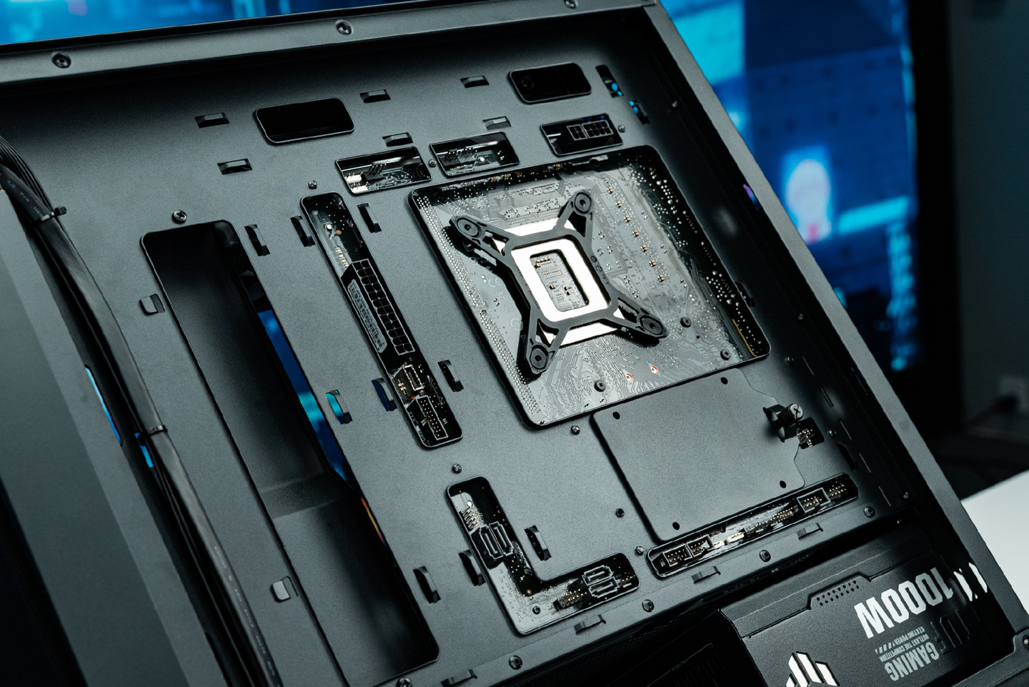 ASUS launched a new chasing chassis: support the interface back ...