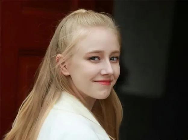 The 14-year-old amazing "Danish Angel" in China, because she is too ...