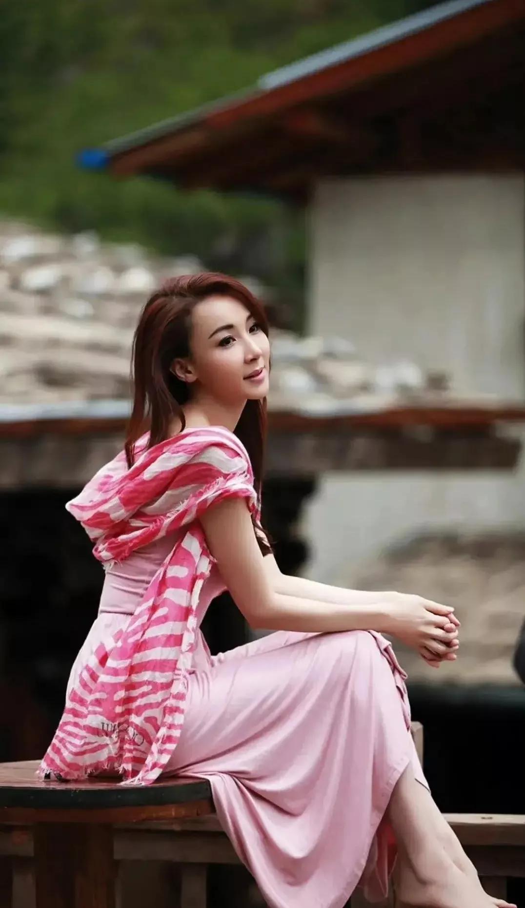 Sexy and charming Xiao Qiang - iMedia