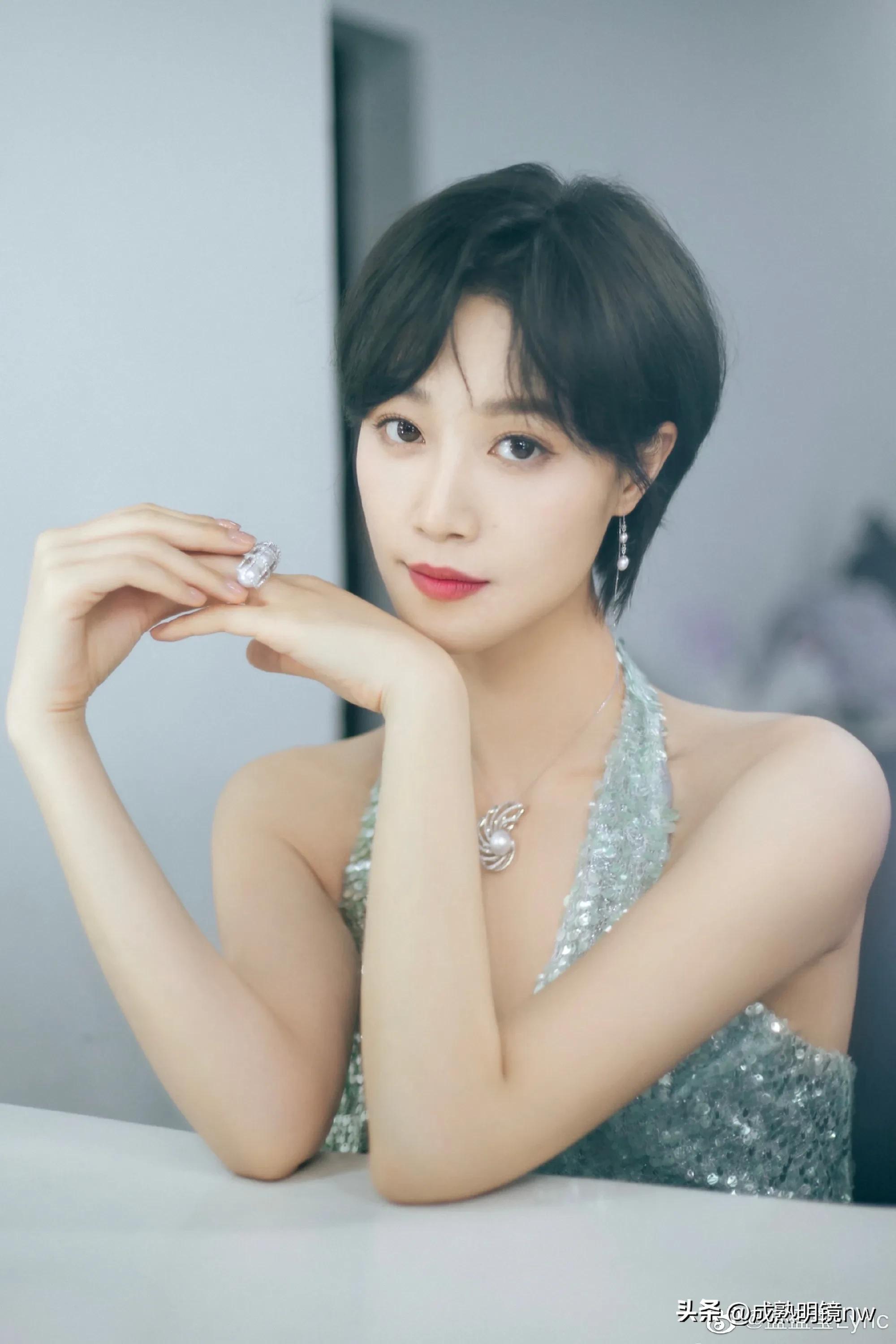 The young and beautiful Lan Yingying is sweet and lovely, and the ...