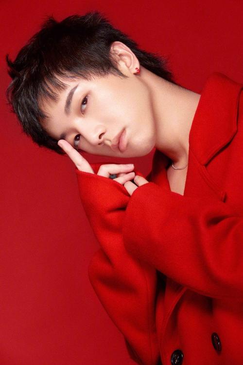 Hua Chenyu, the most controversial male singer? - iNEWS