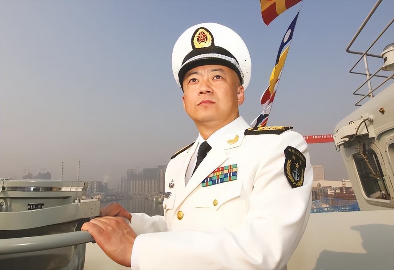 What is the level of the captain of an aircraft carrier?Normal school ...