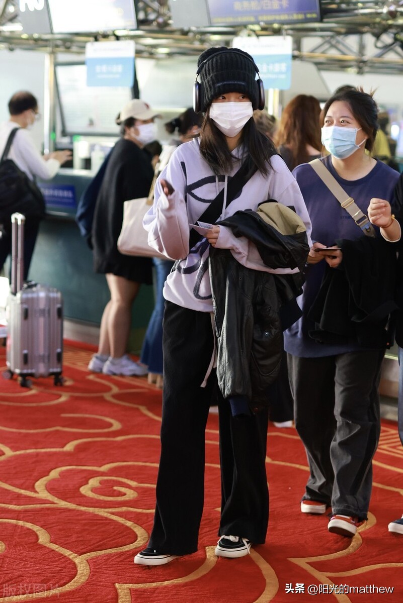 Zhuang Dafei departed from Xiamen Airport after the Golden Rooster ...