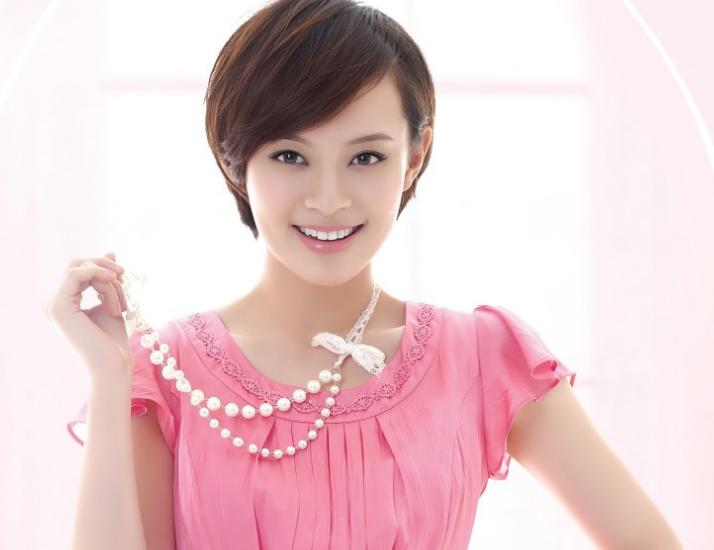 Liu Wei hugged Yang Mi in his childhood, and Hu Ge carried Wu Lei on ...