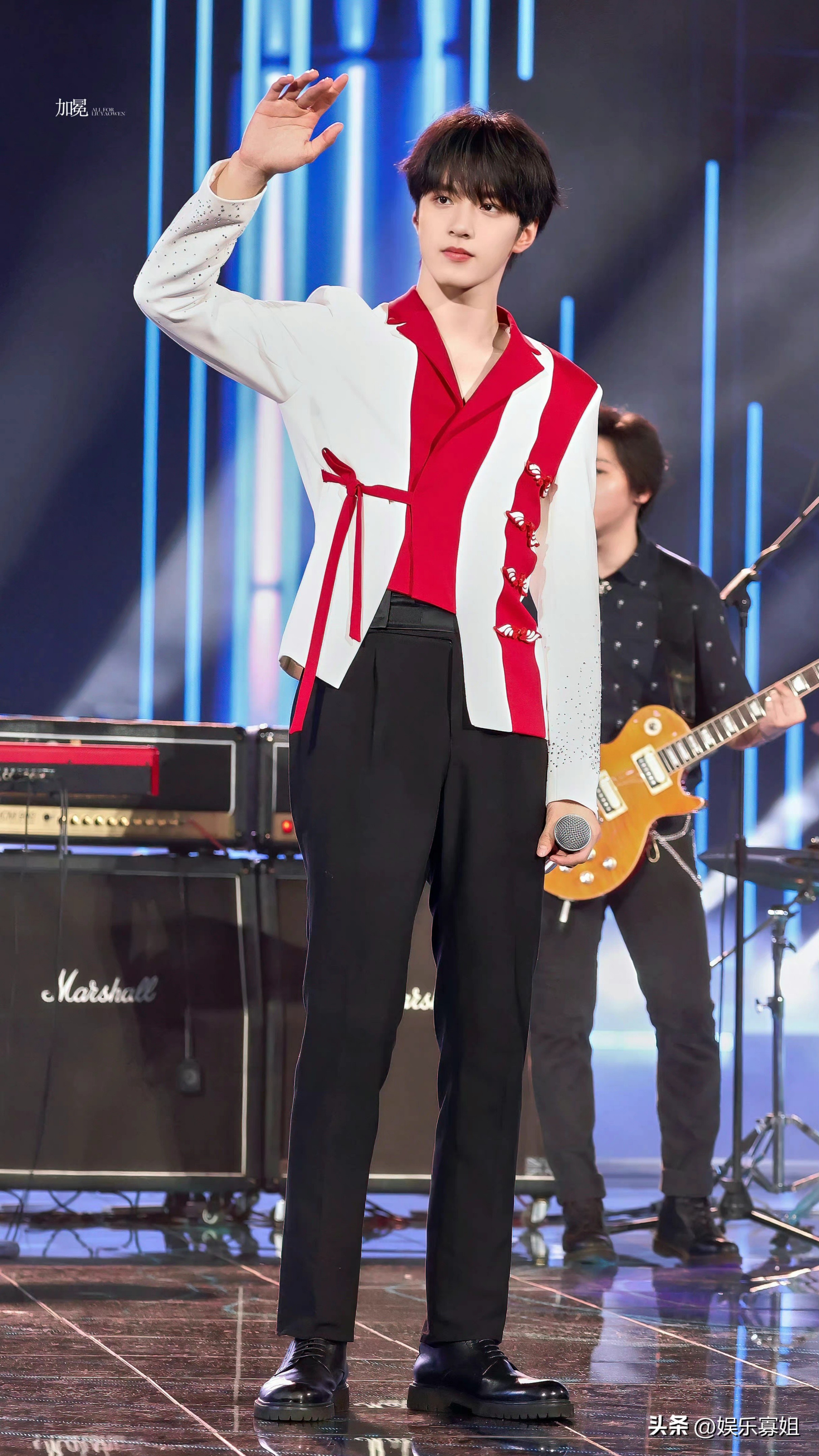 Liu Yaowen's screen saver is Jiang Hailin of newjeans, and it's a ...