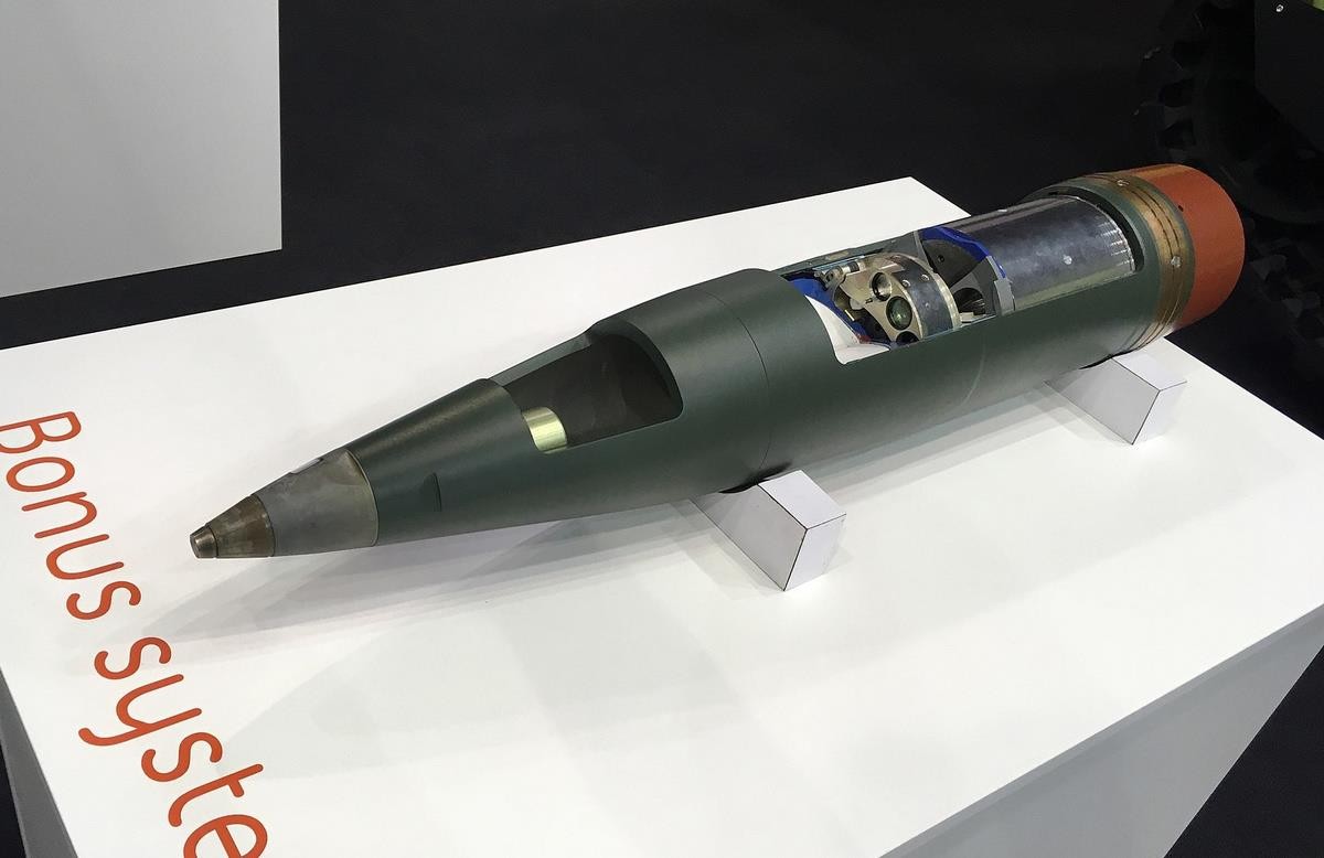 Mach 6 armor-piercing bullets smashed Russian tanks, and "Mo-min ...