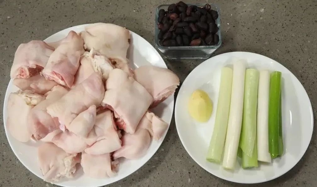 Delicious, nutritious and beautifying peanut pork hand pot is here ...