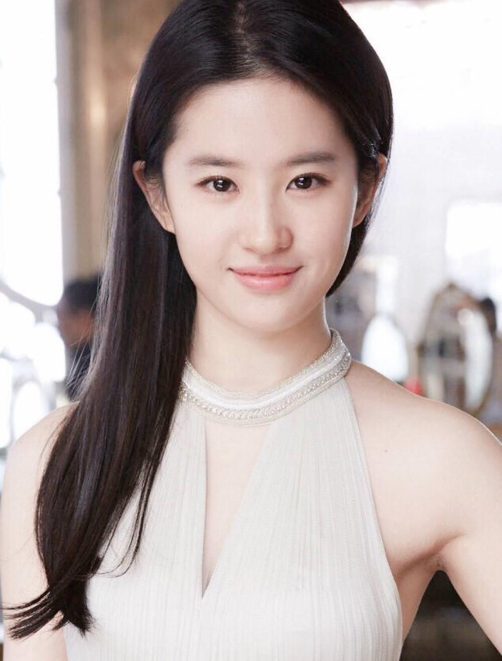 Liu Yifei, with divine looks and plump figure! - iMedia
