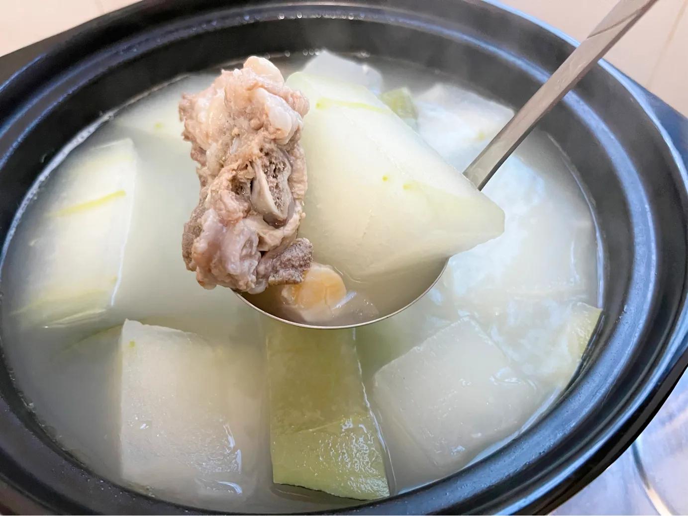 Winter melon and scallop soup, to cool off heat, clear away heat ...