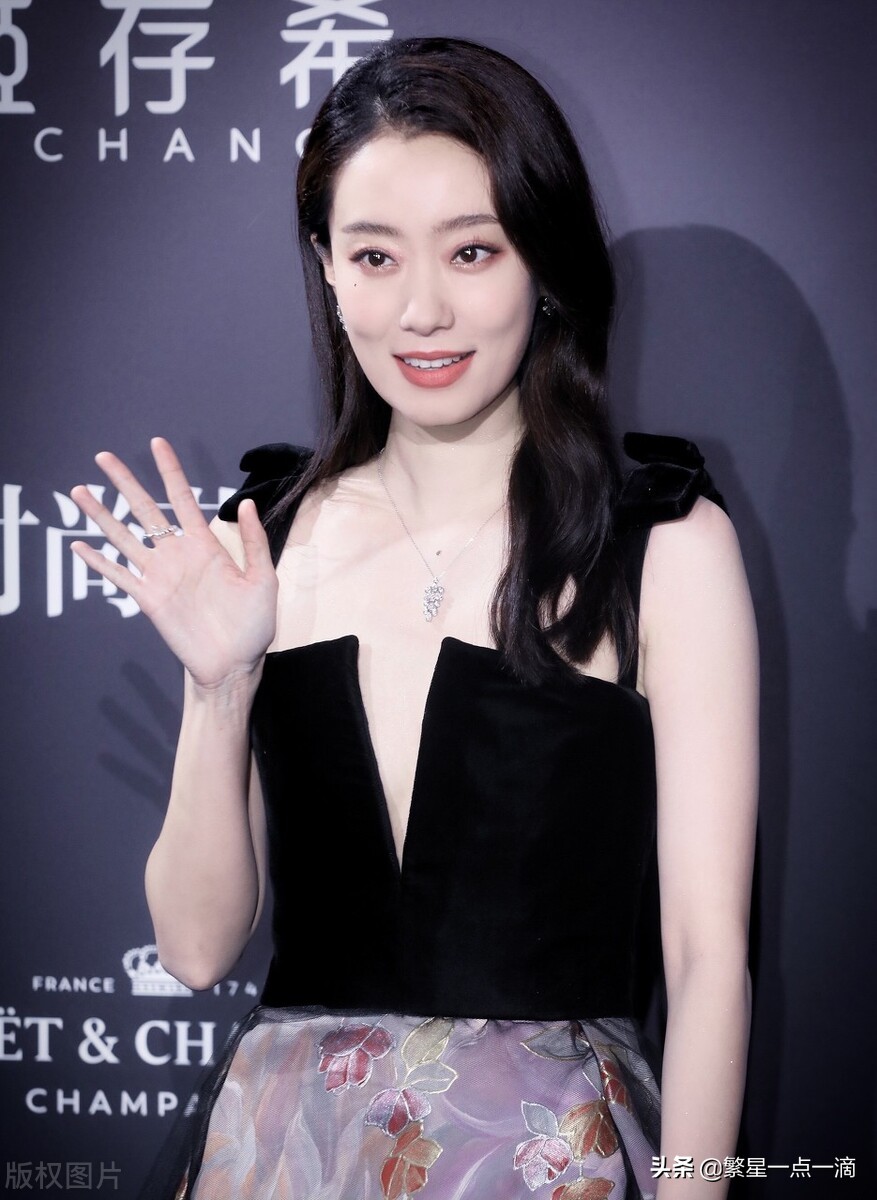 Zhang Xiaopei won the 34th Chinese Film Golden Rooster Award for Best Actress with "Hello Li ...
