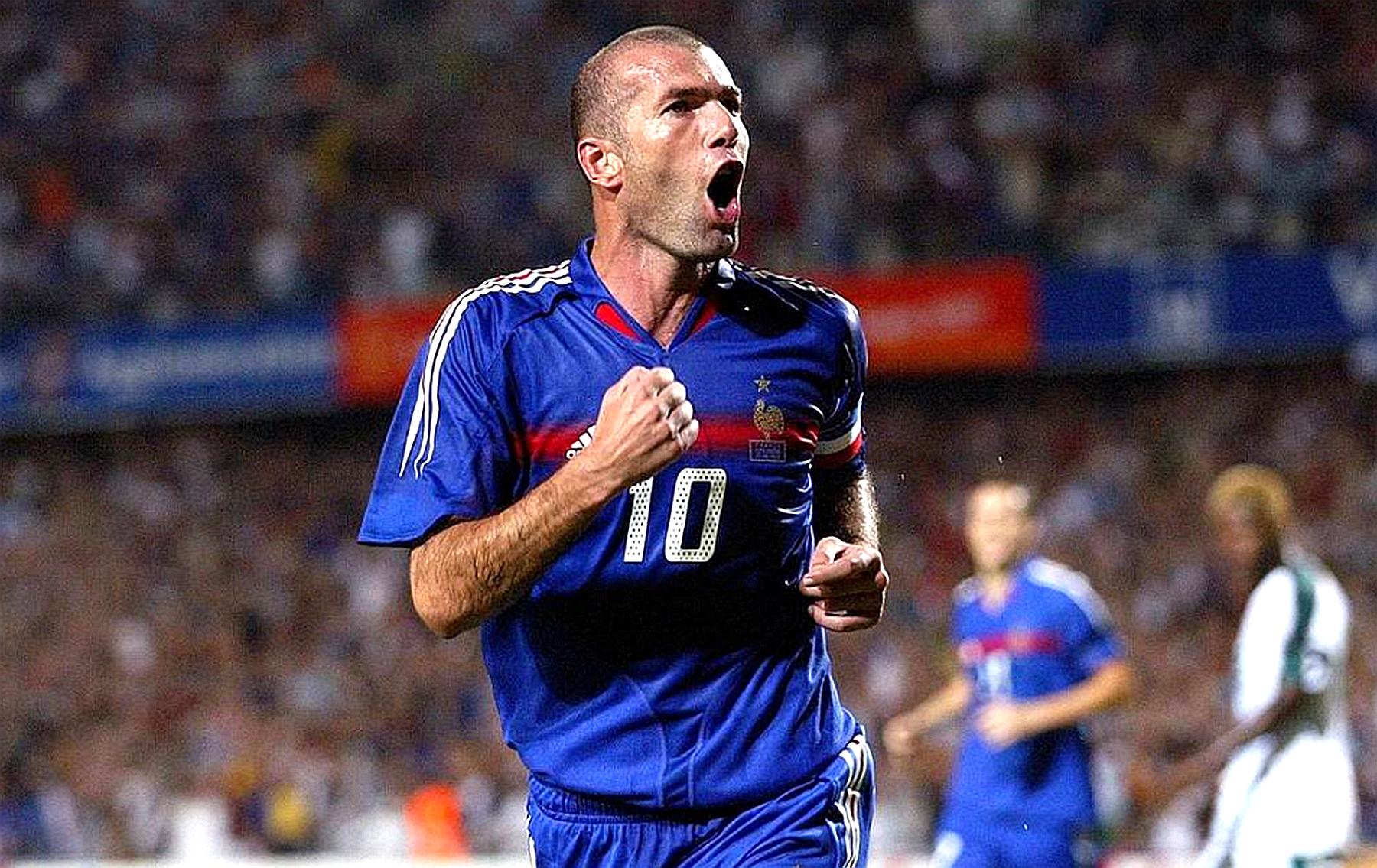 Xavi VS Zidane, who is the number one midfielder in football? Comparing ...