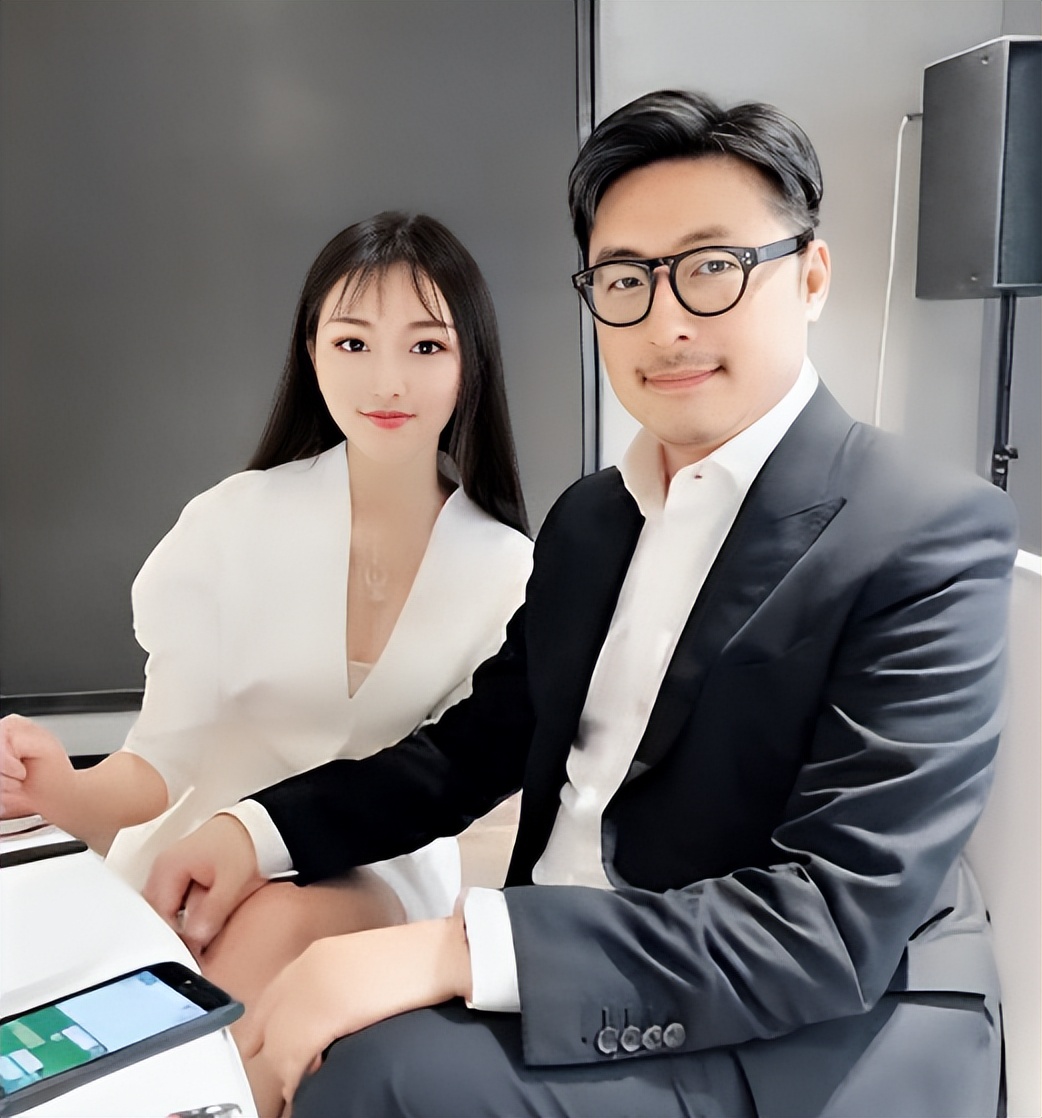 Less than a year after divorcing Li Xiang, Wang Yuelun has completely ...