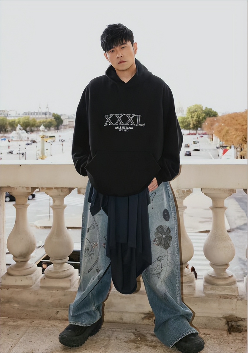 Jay Chou's Paris Fashion Week is open for business, in the same frame ...