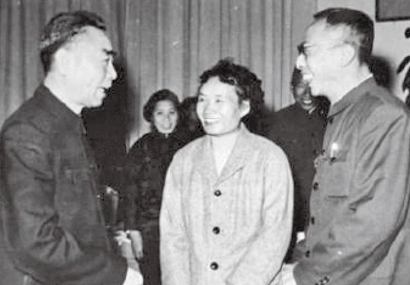 Puyi passed away in 1967, how should he be buried? Premier Zhou's ...