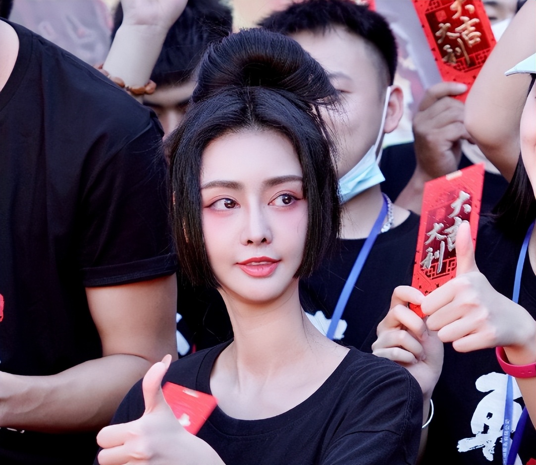 He Chengxi: What happened after spending 8 million plastic surgery to ...