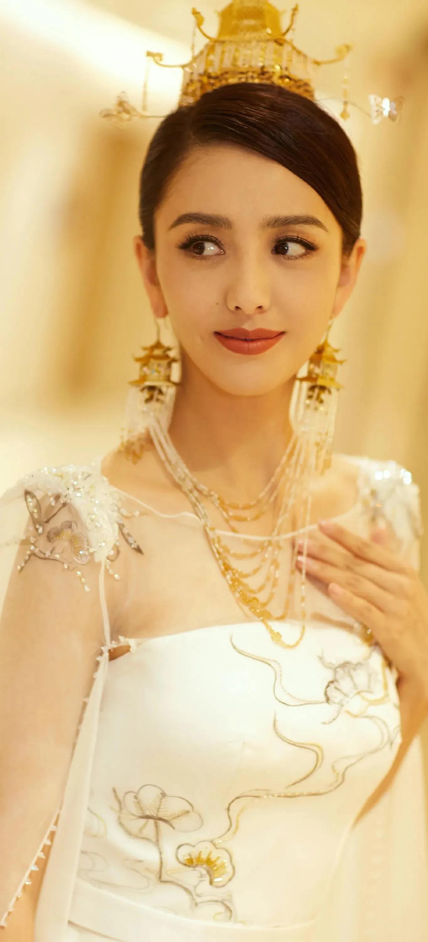 Beautiful as a fairy Tong Liya (1) - iNEWS