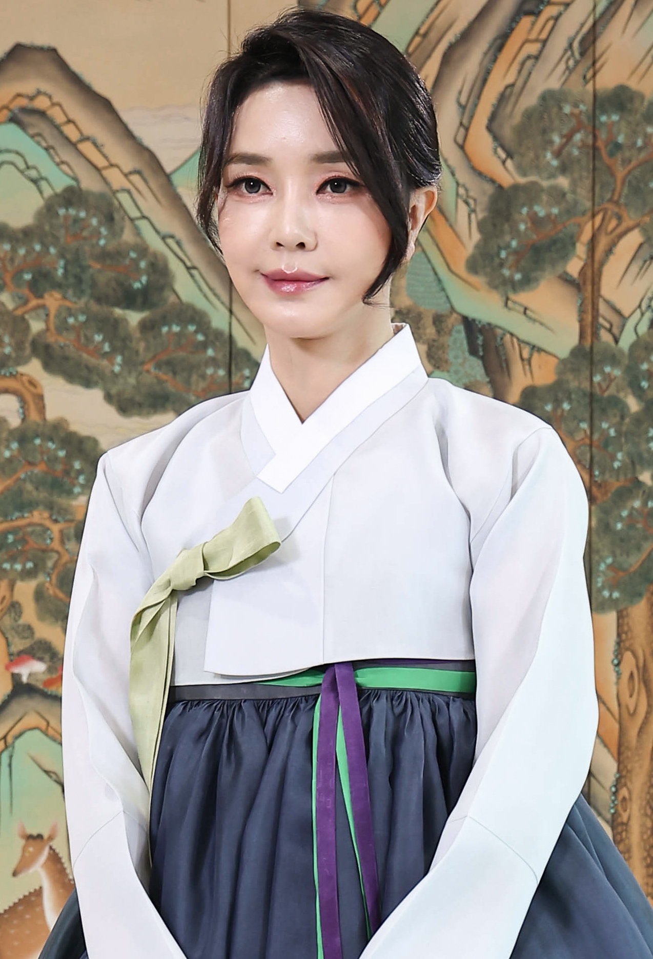 Fashionable First Lady of Korea: Kim Gun-hee's dressing experience ...