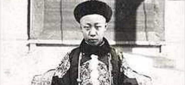 It turned out that Guo Moruo asked Pu Yi for an assistant, and Pu Yi ...