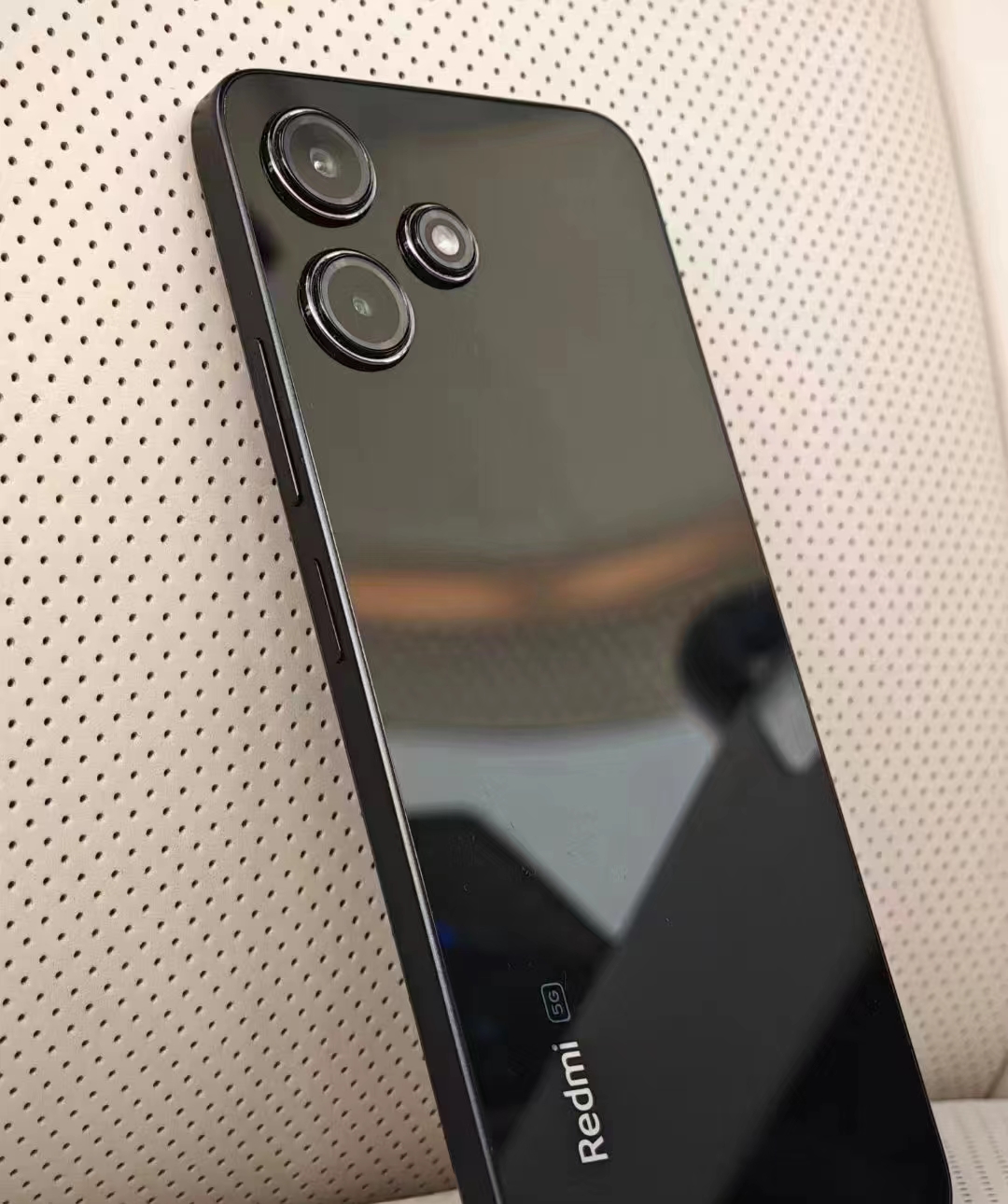 What is the difference between Redmi Note 12R and the previous generation 11R? - iNEWS