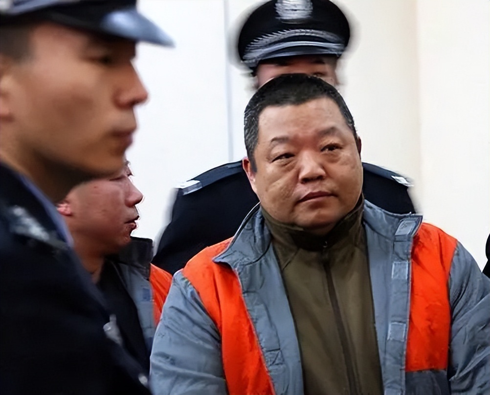 The underworld singer Zang Tianshuo is so crazy, he slapped Mei Ting and smashed Jackie Chan's ...