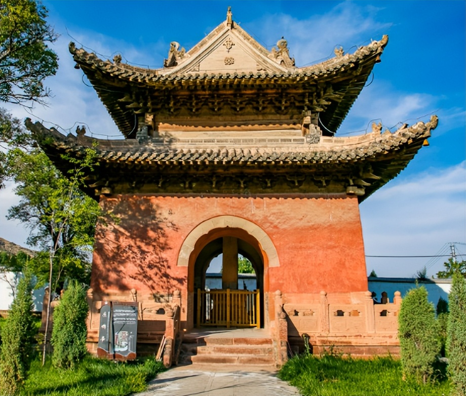 Analyze the artistic features of Ming Dynasty architecture and its ...