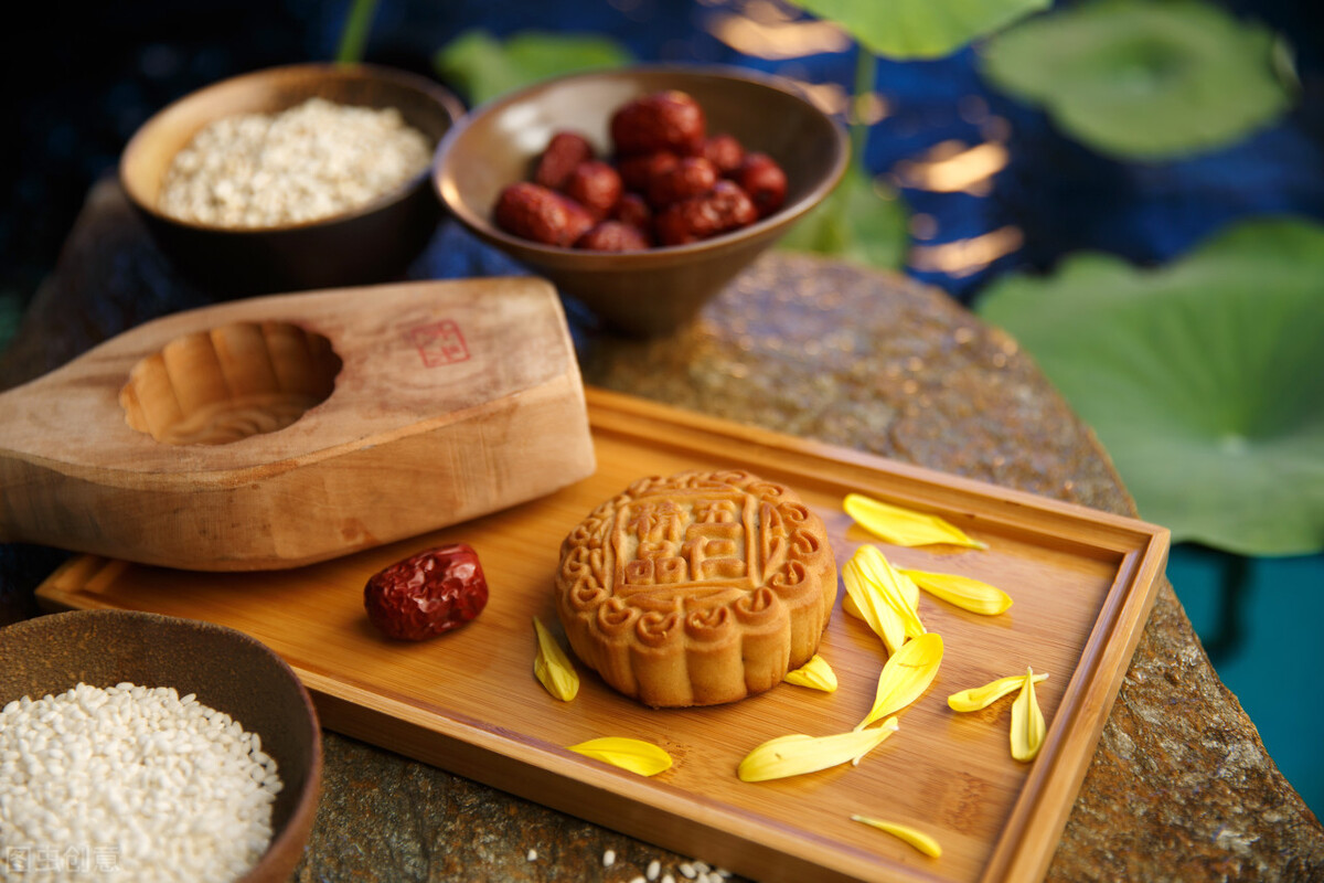 Weird Mooncakes - iNEWS