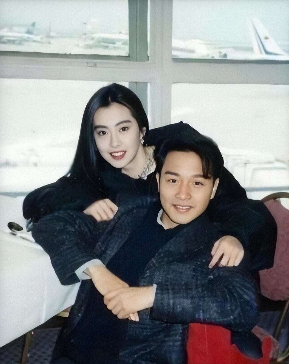 The intimate scene between Nie Xiaoqian and Ning Caichen in "A Chinese Ghost Story" is ...