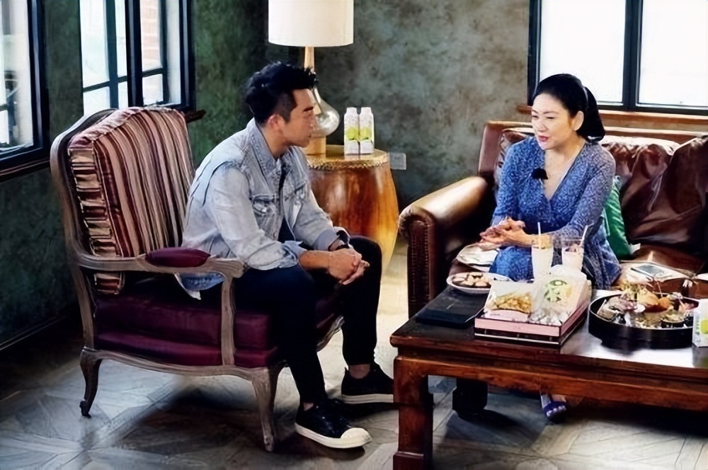 Cheng Xiaoyue is officially announced as a mother! Posting photos of children and announcing ...