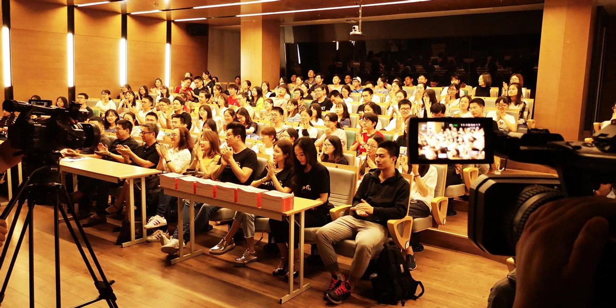 In this relationship that spans time and space, facing the test of ...