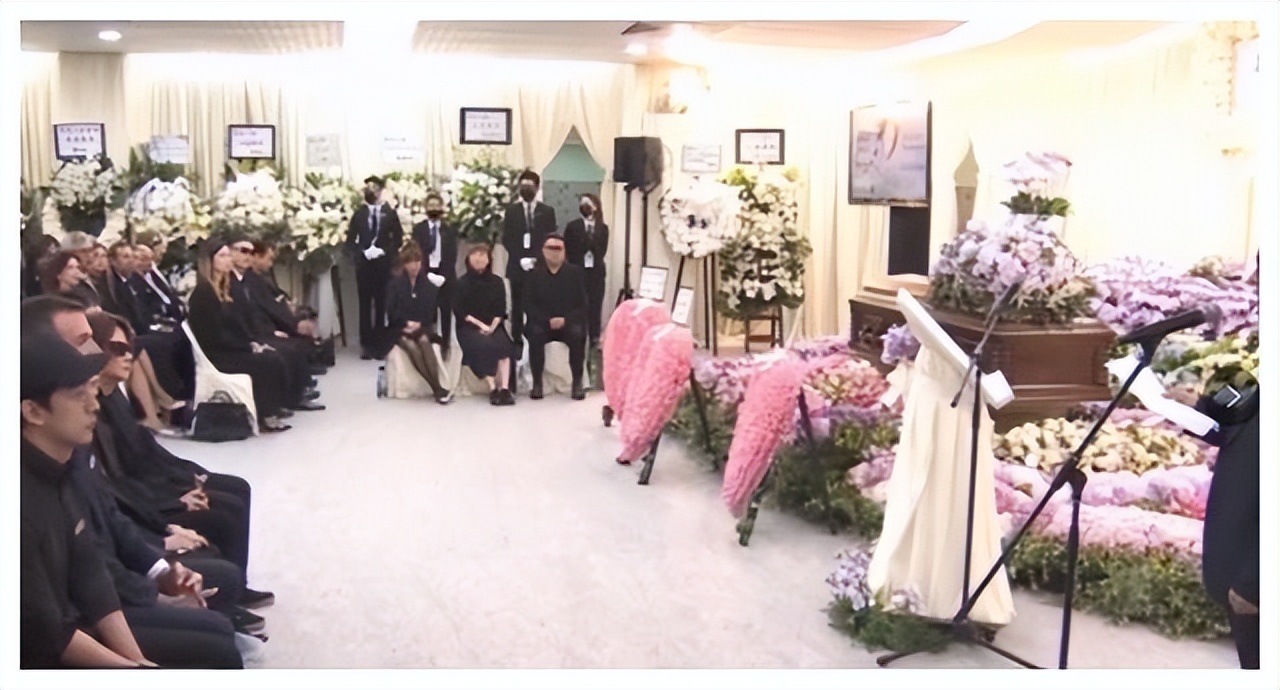 Coco Lee's funeral, her husband attended and did not speak, the stars ...