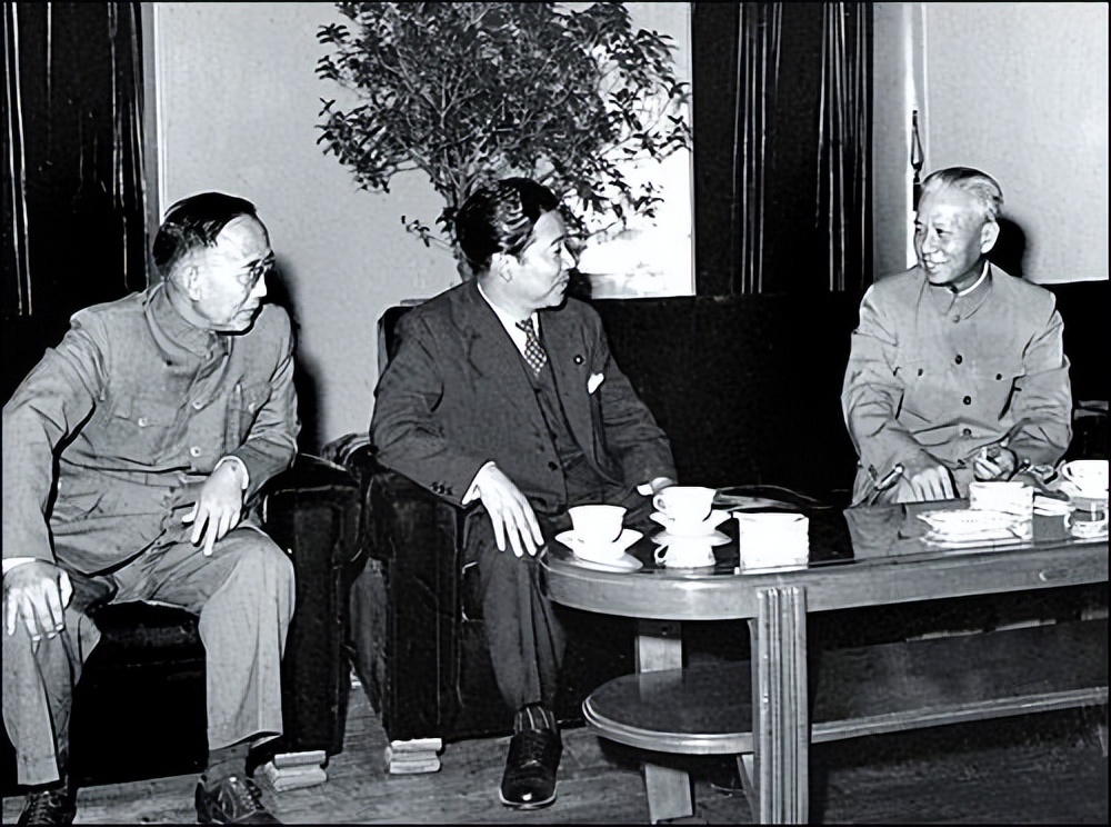 (3) The beginning and end of the Gao Gang incident: At a meeting in ...