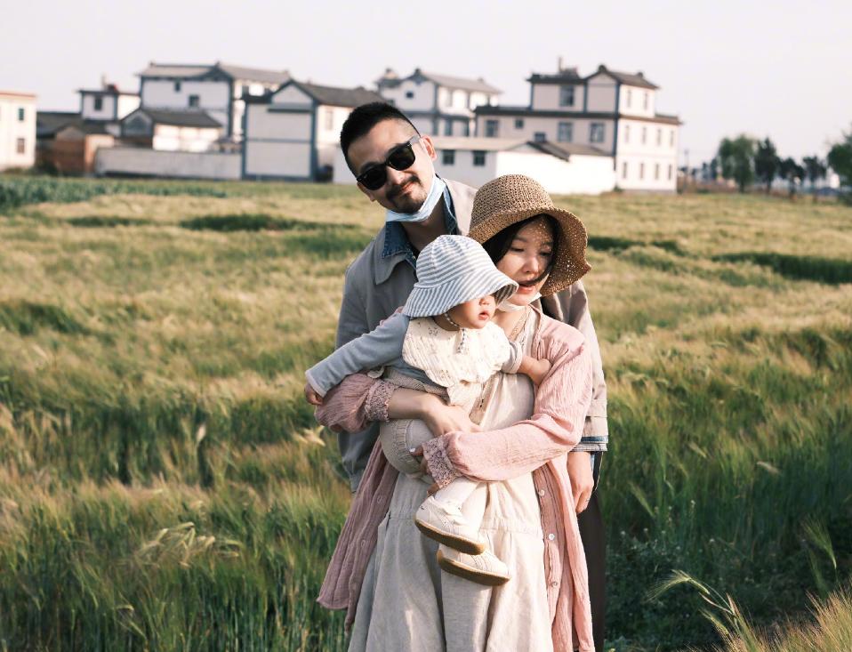 Yang Zishan posted her daughter in a mermaid dress, jokingly called her ...