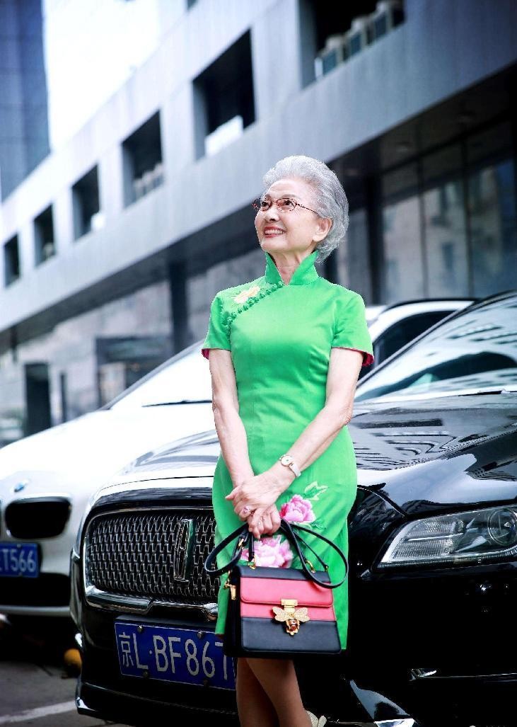 Beauty is ageless, and the 91-year-old model is also dressing up, so ...